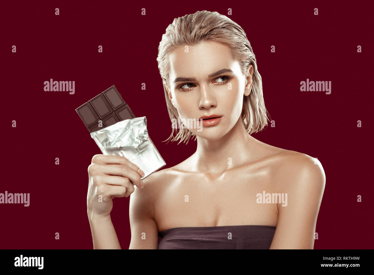 Female model having makeup hi-res stock photography and images - Alamy