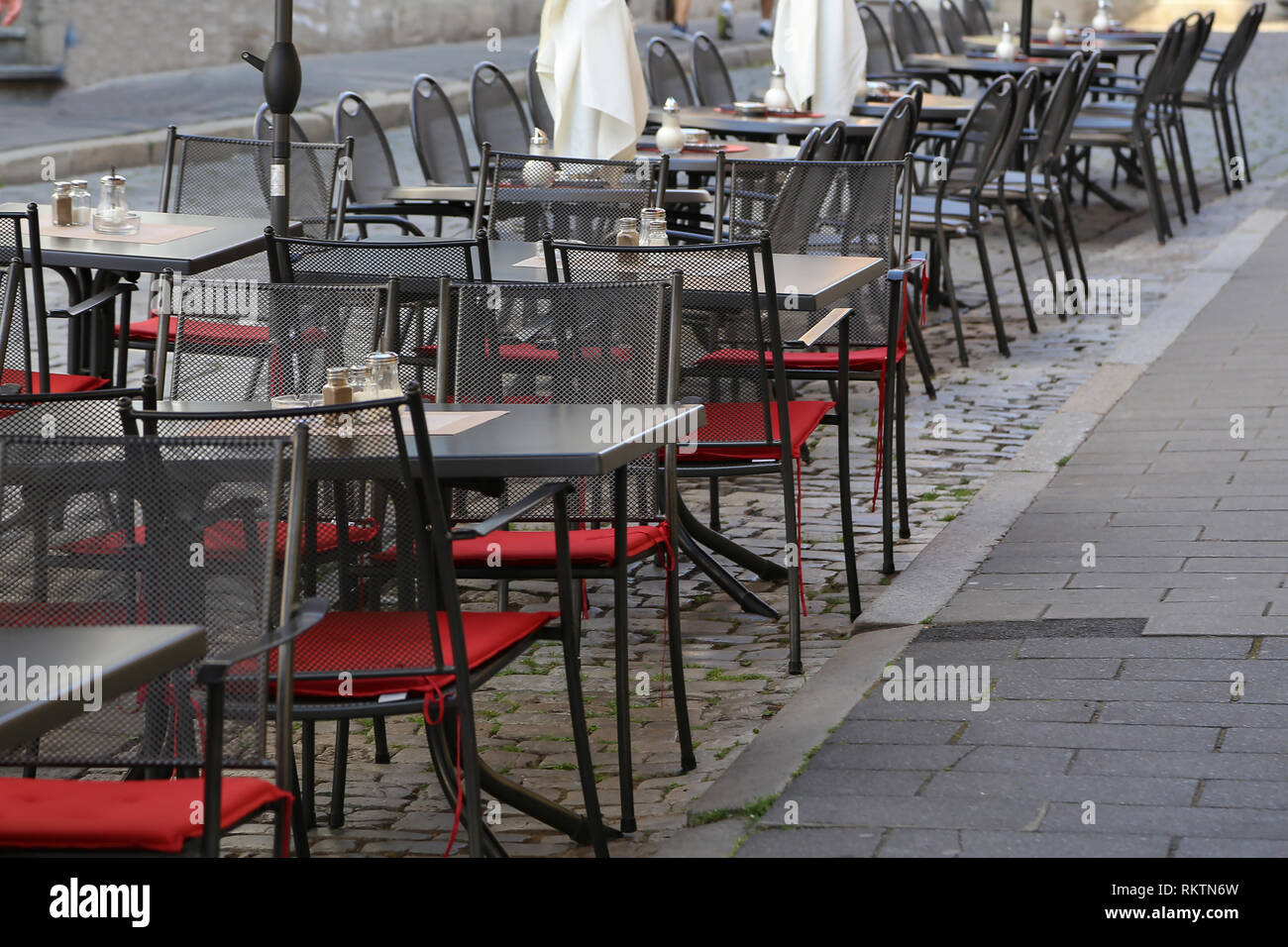 Dinner in streets of paris hi-res stock photography and images - Alamy