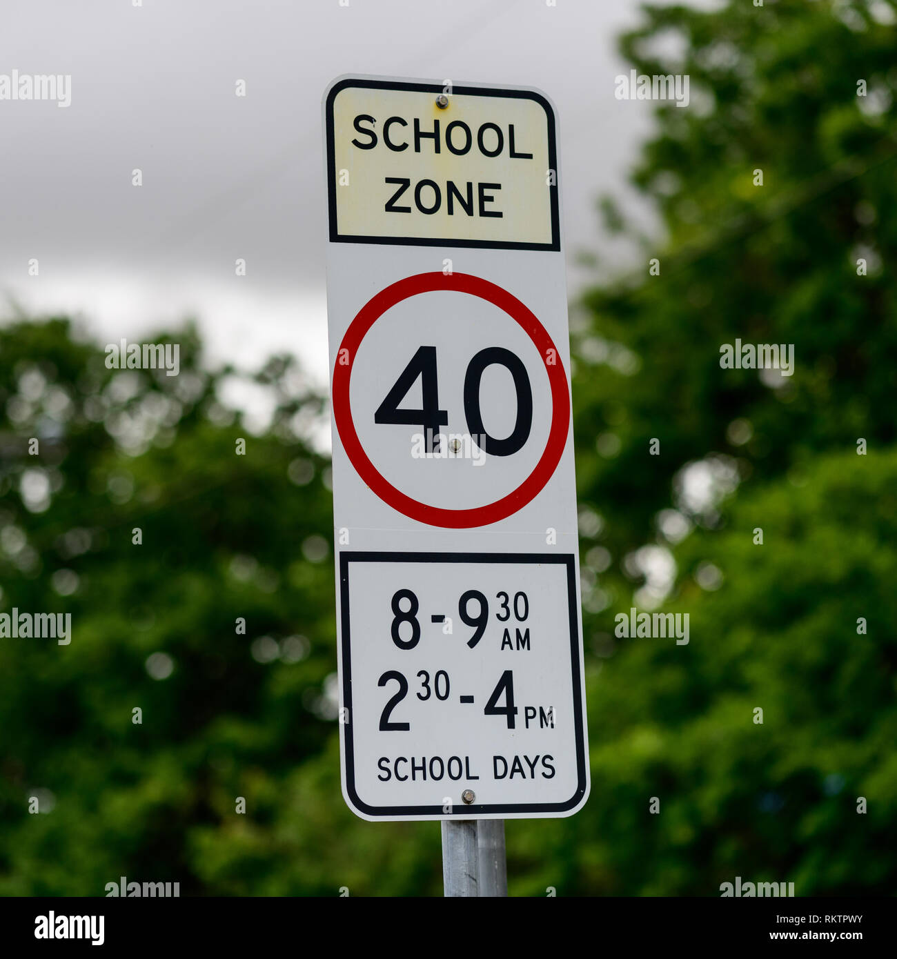 School road signs hi-res stock photography and images - Alamy