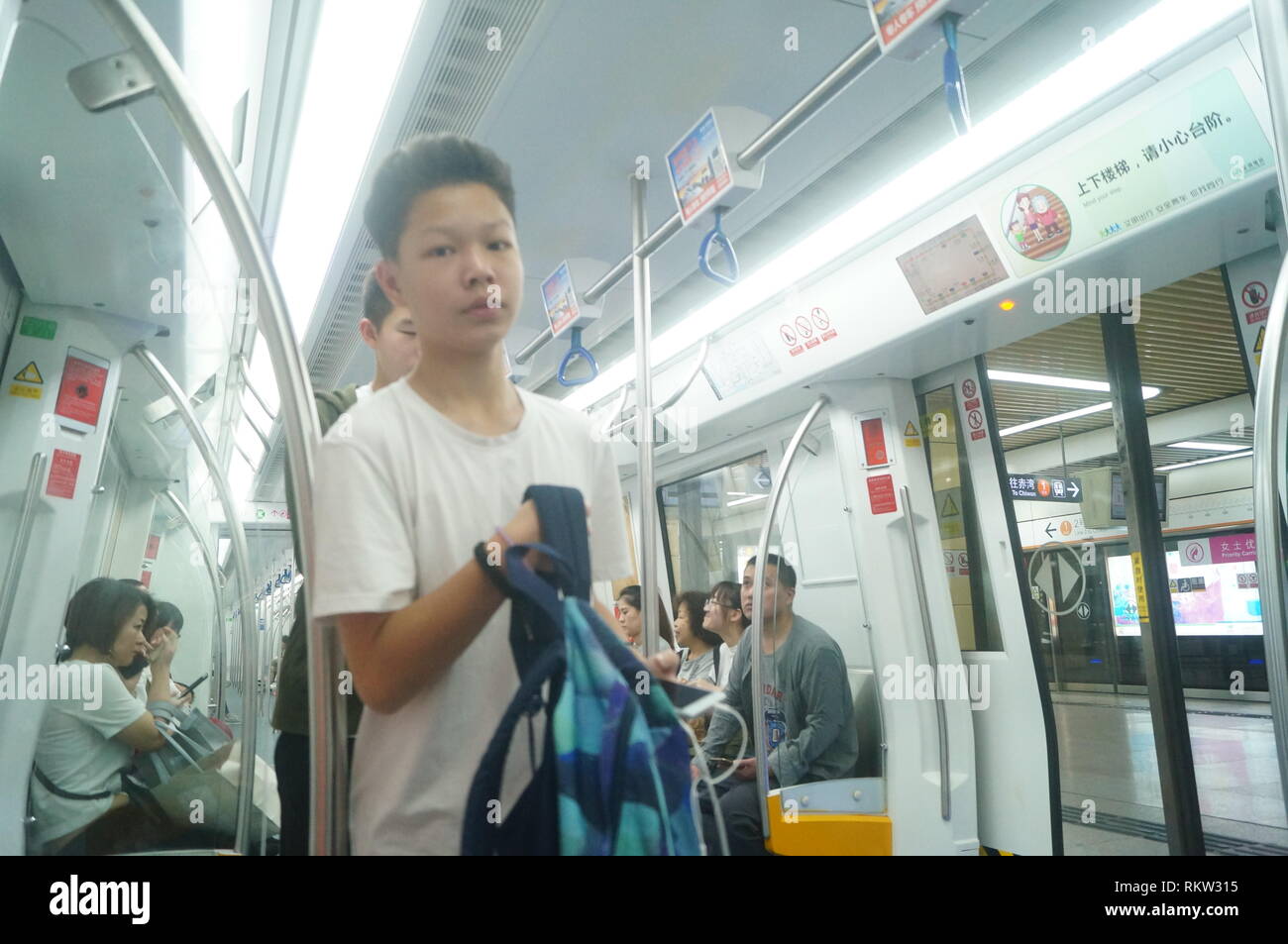 Shenzhen, China: people take the subway Stock Photo - Alamy