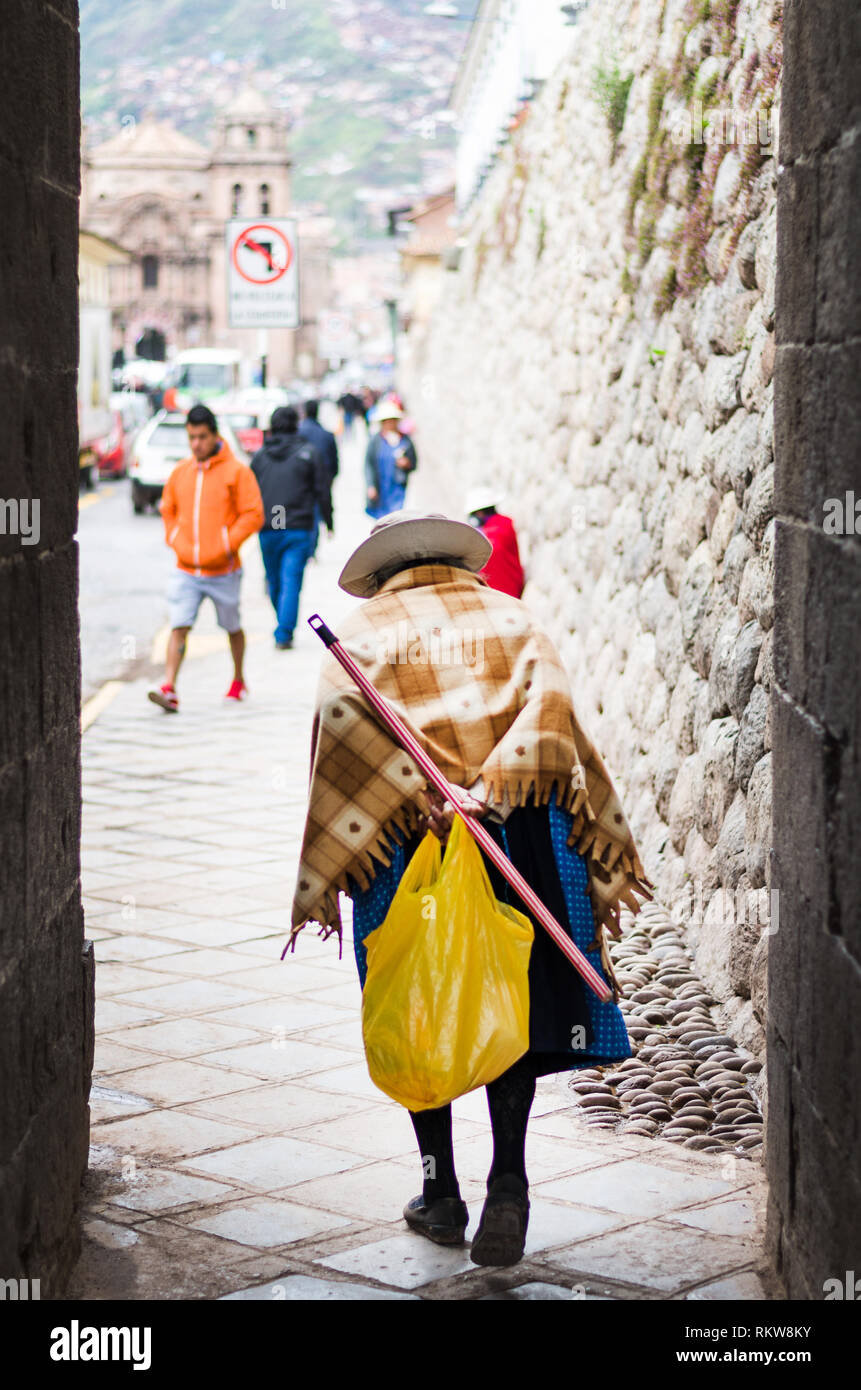 Inca clothing hi-res stock photography and images - Alamy