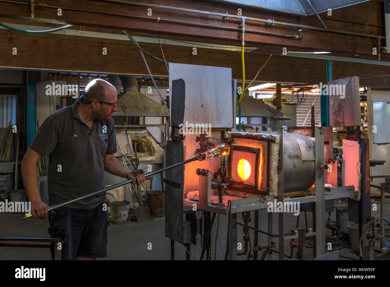 Glass furnace worker hi-res stock photography and images - Alamy