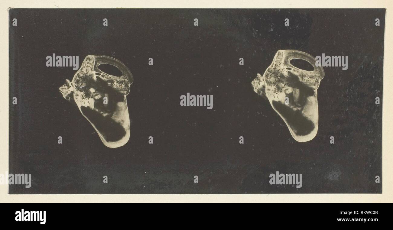 Labyrinth with animal hi-res stock photography and images - Alamy