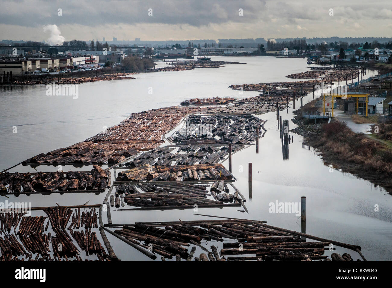 Log river hi-res stock photography and images - Alamy