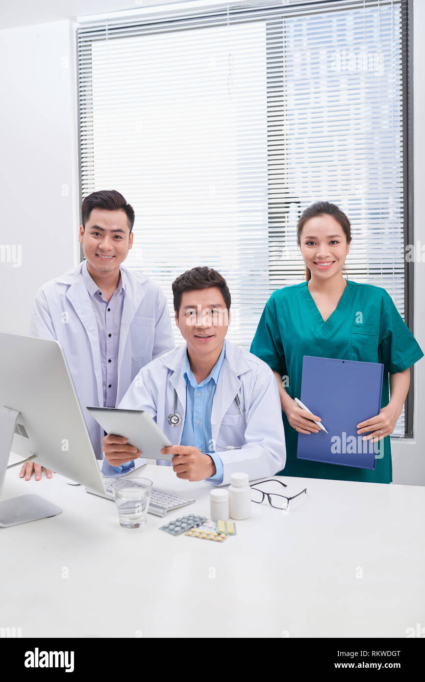 Healthcare professionals meeting hi-res stock photography and images ...