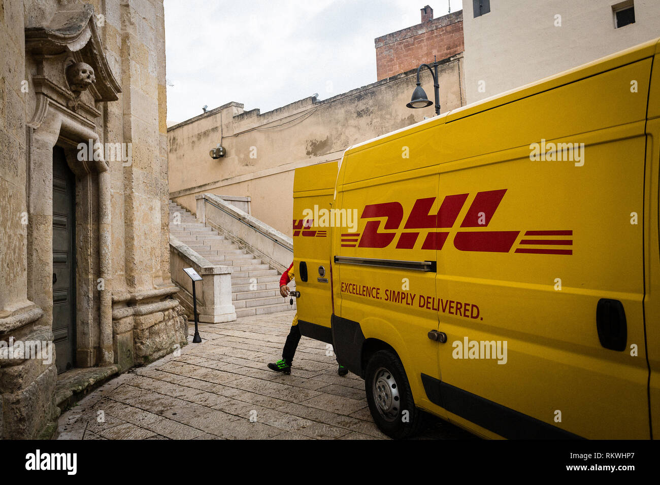 Dhl delivery vehicle hi-res stock photography and images - Alamy