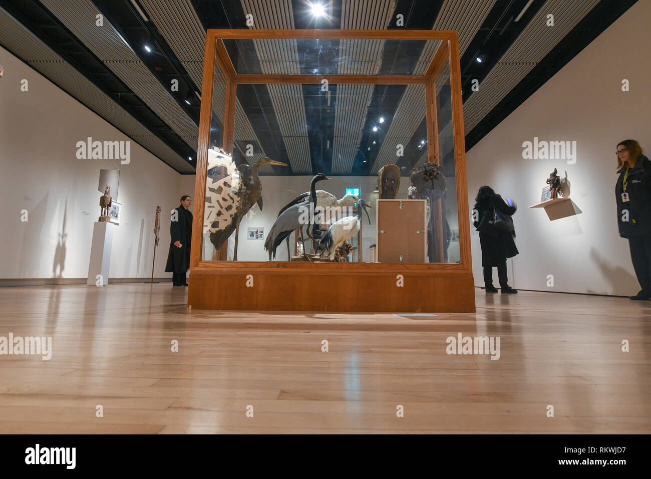 African masks and sculptures hi-res stock photography and images - Alamy