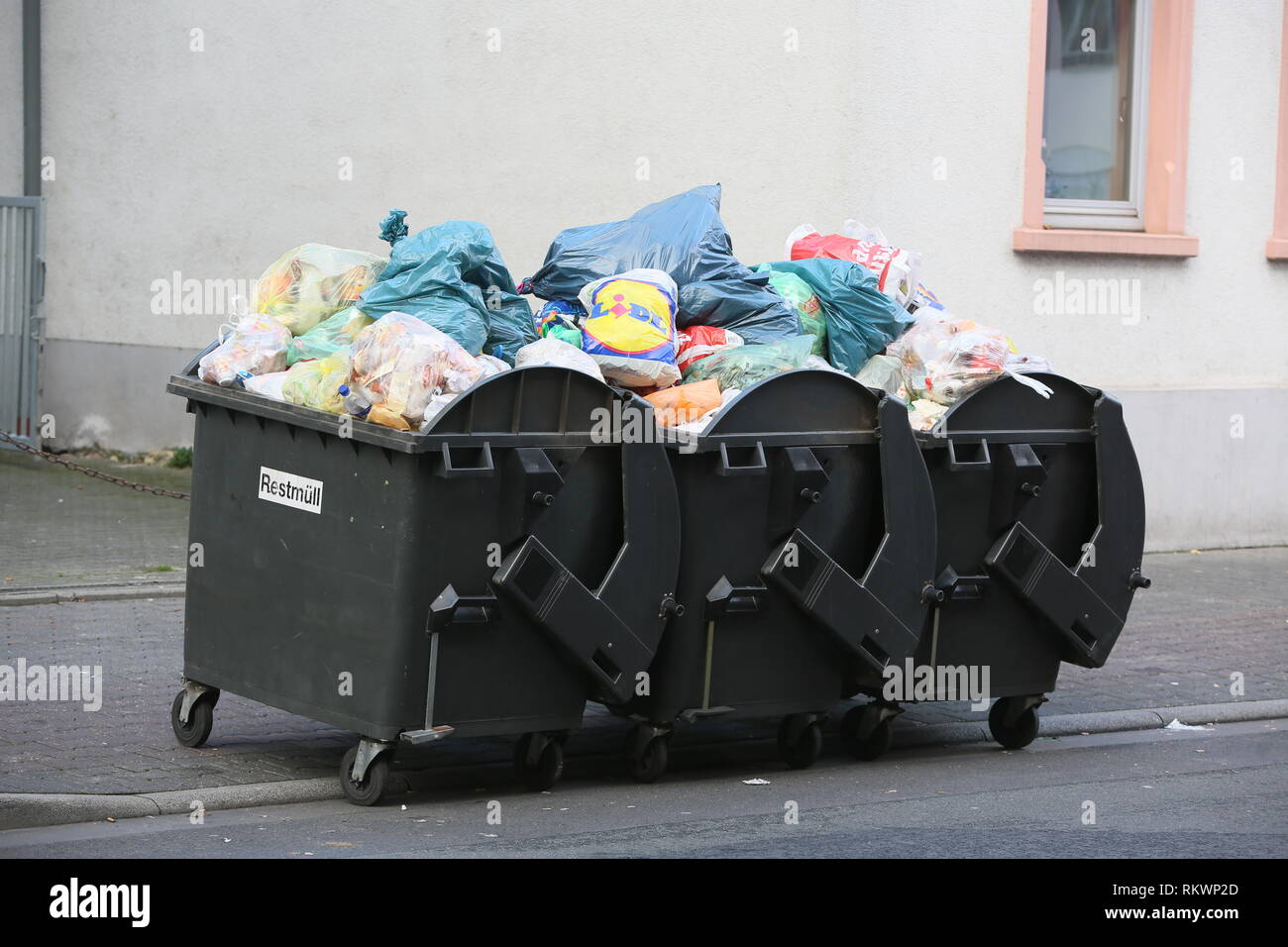 30 December 2013, Hessen, Offenbach: Overcrowded garbage containers ...
