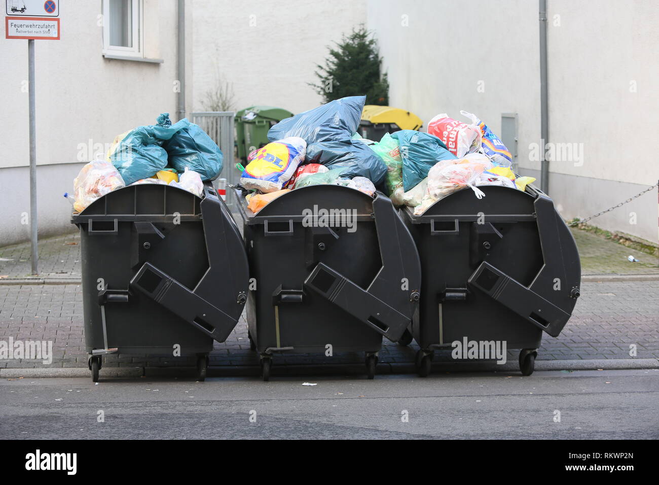 30 December 2013, Hessen, Offenbach: Overcrowded garbage containers ...