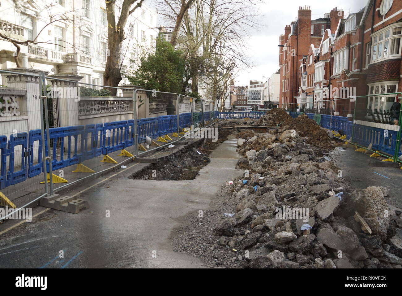 Thames water lorry sinkhole hi-res stock photography and images - Alamy