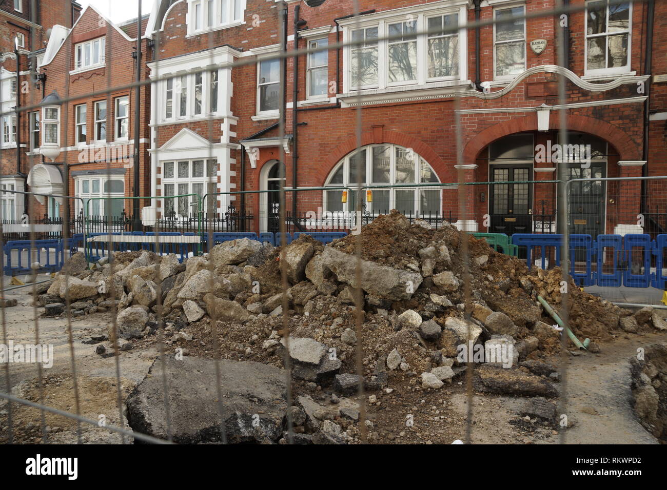 Thames water lorry sinkhole hi-res stock photography and images - Alamy