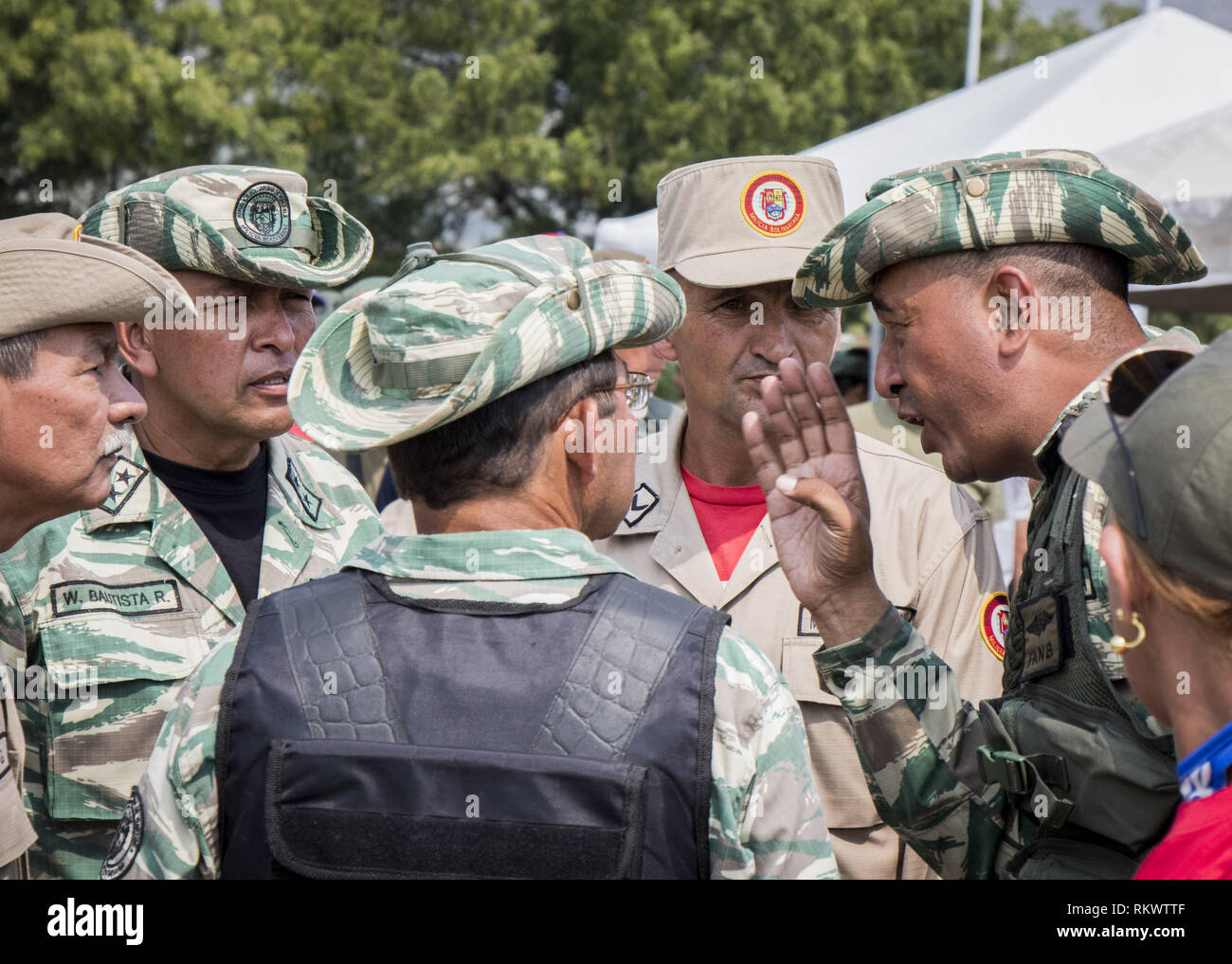 Members venezuelan bolivarian national guard hi-res stock photography ...