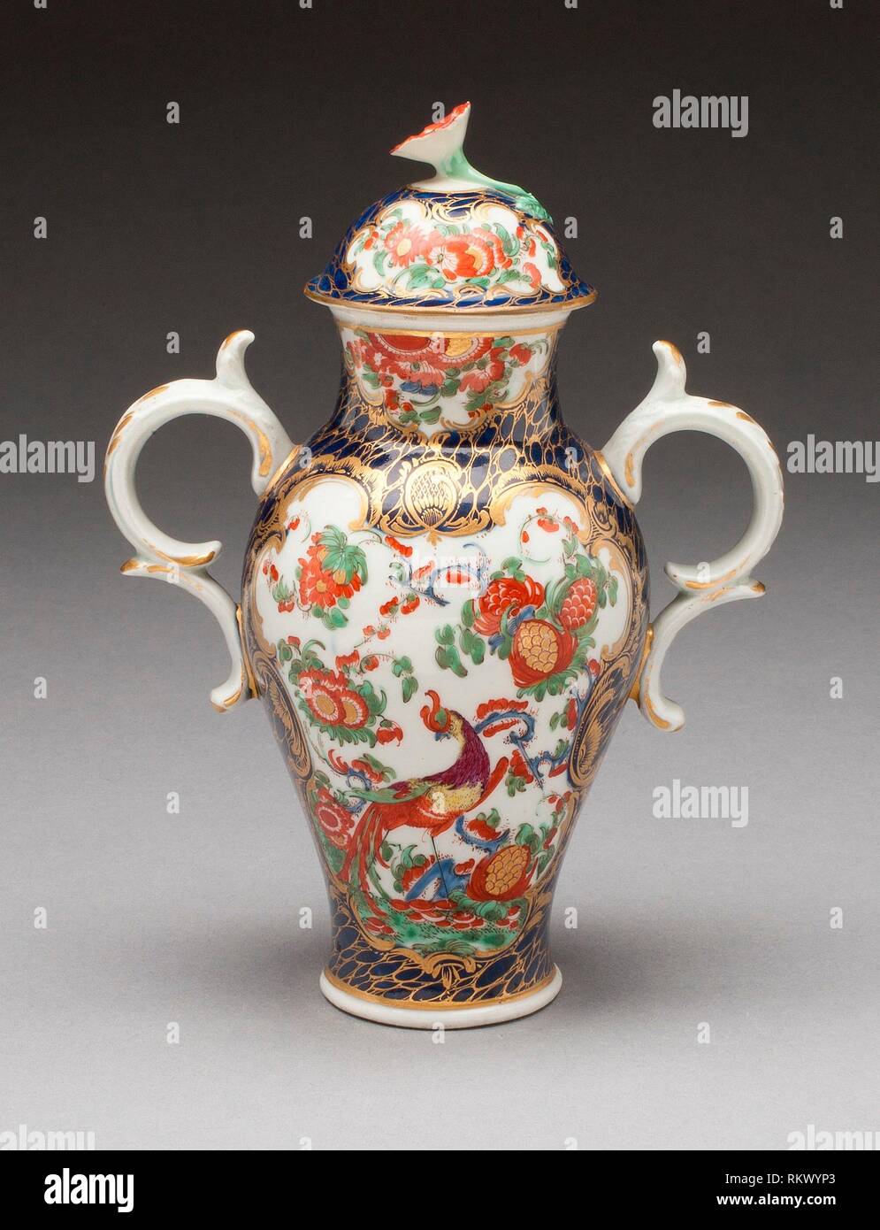 Royal worcester vase hi-res stock photography and images - Alamy