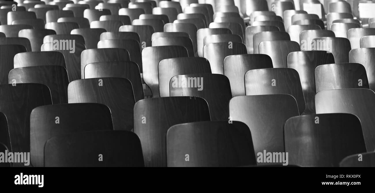Auditorium / Many chairs in the auditorium Stock Photo - Alamy