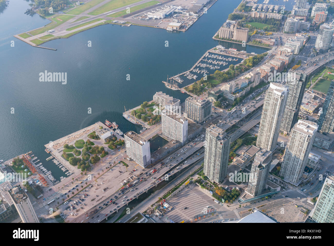 Aerial view toronto sunrise skyline hi-res stock photography and images ...