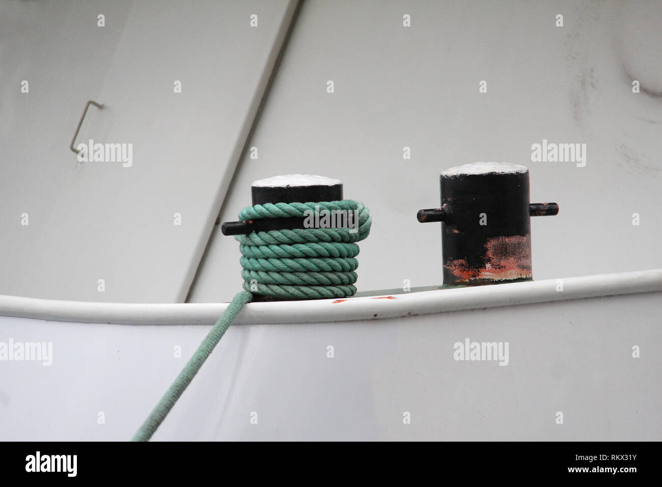 Rope for tying a boat on the pier Stock Photo - Alamy