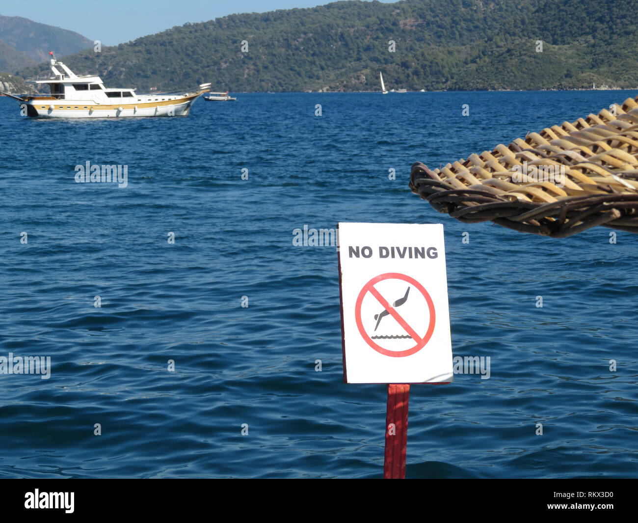No diving sign hi-res stock photography and images - Alamy