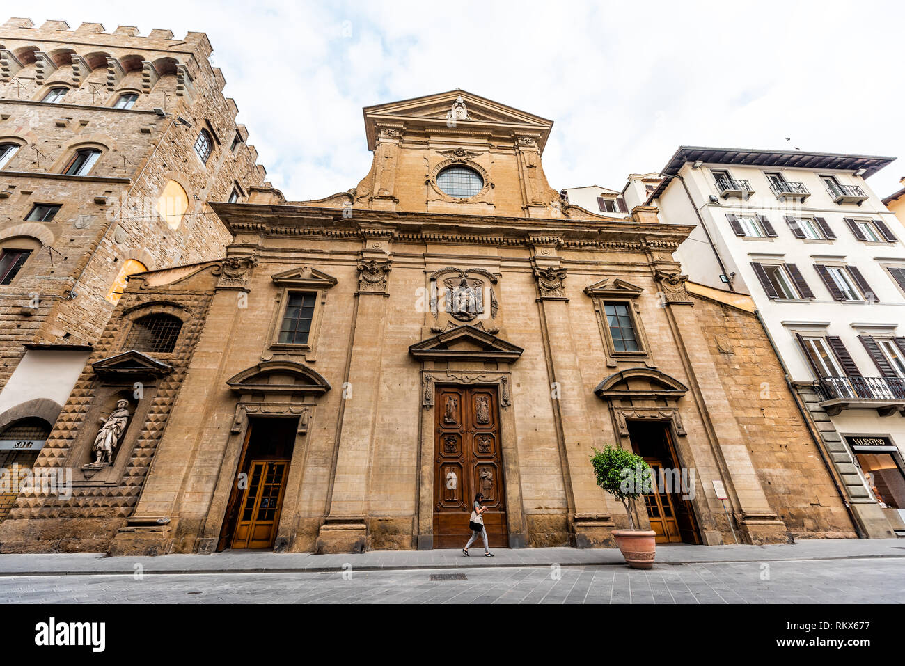 Basilica of holy trinity in florence hi-res stock photography and ...