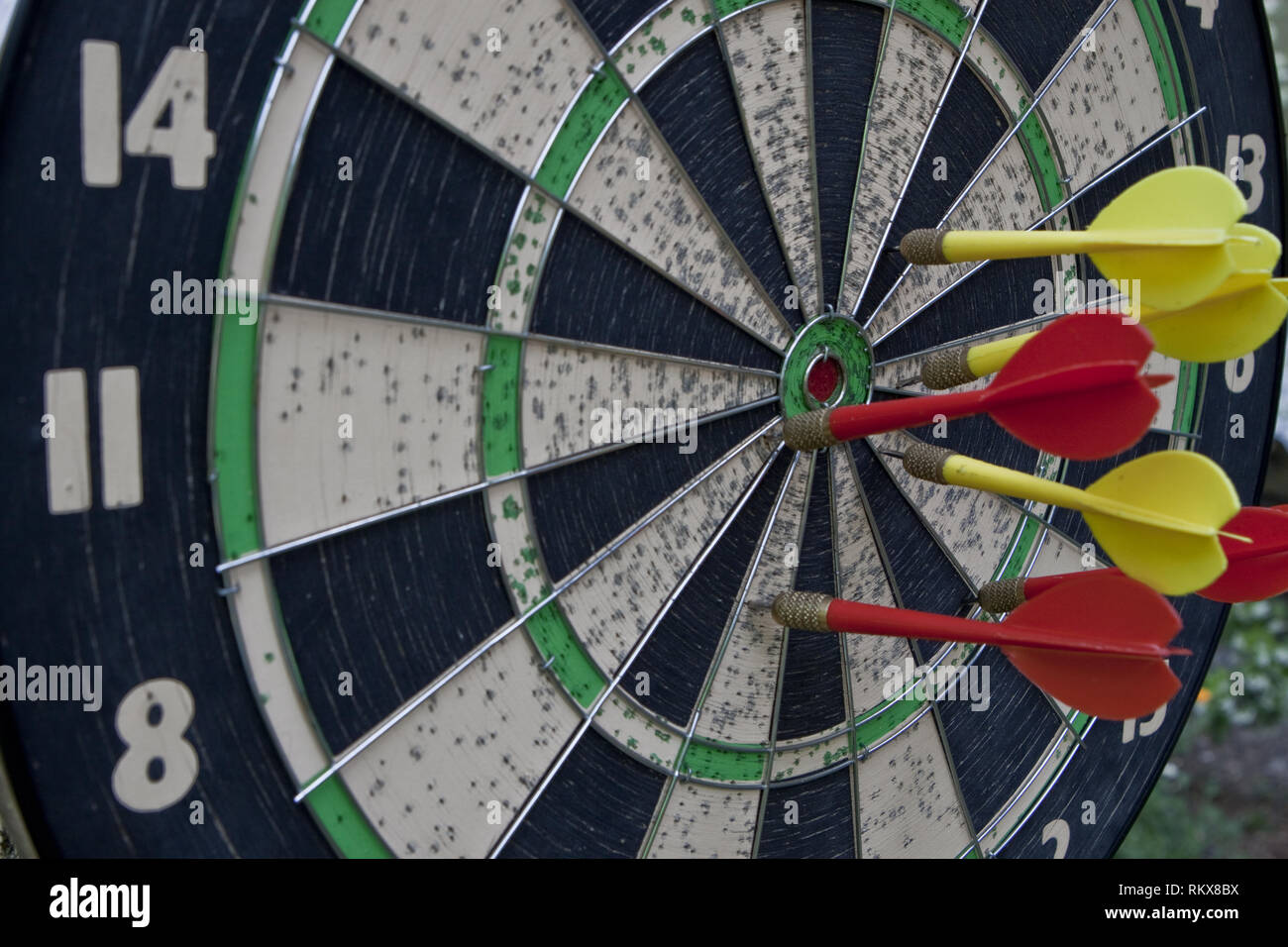 Dart board vector hi-res stock photography and images - Alamy