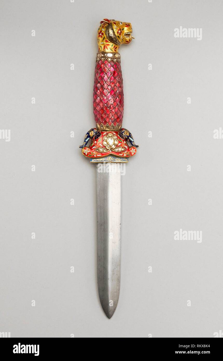 Mughal dagger hi-res stock photography and images - Alamy