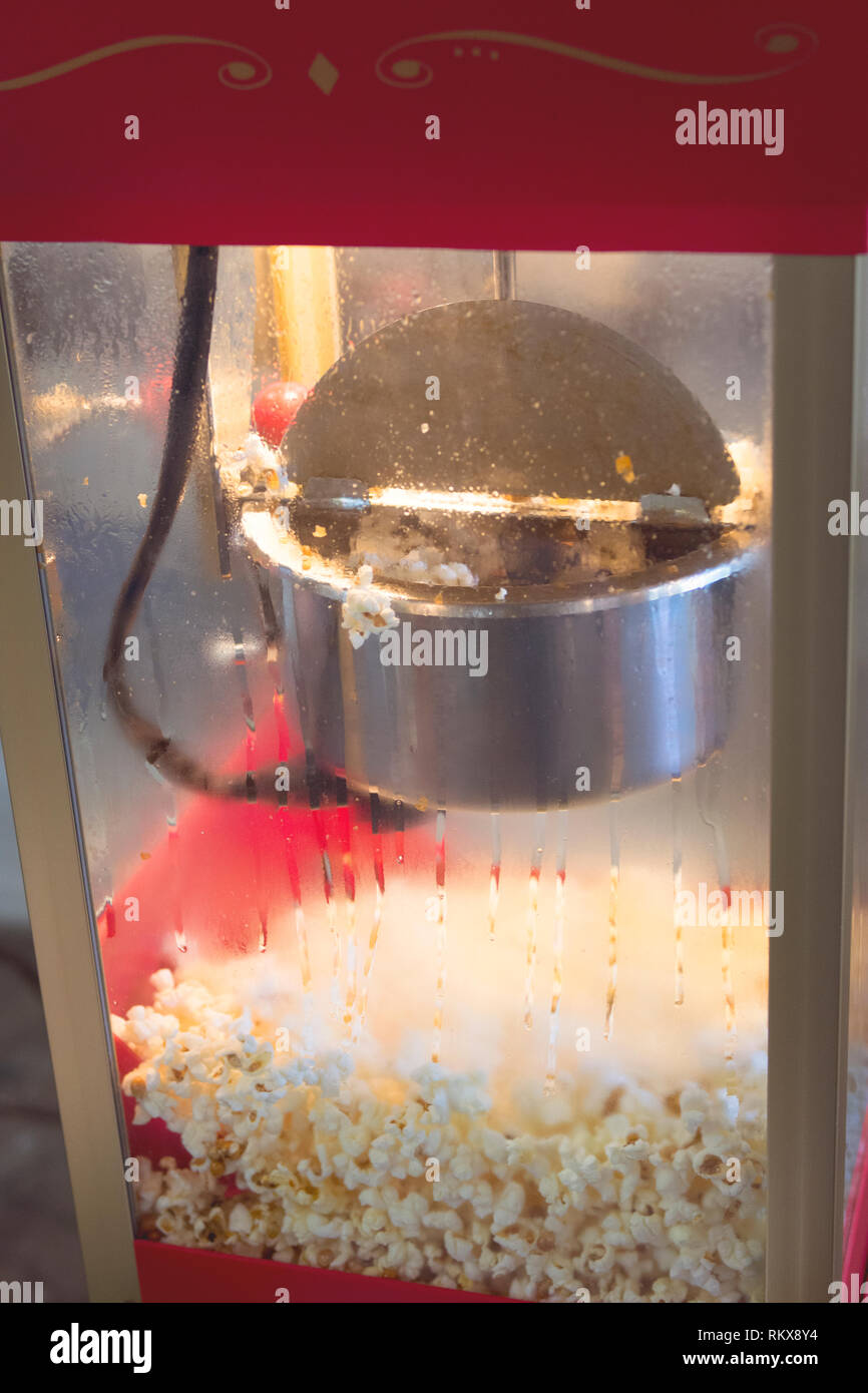 Old fashioned theater style popcorn maker Stock Photo - Alamy