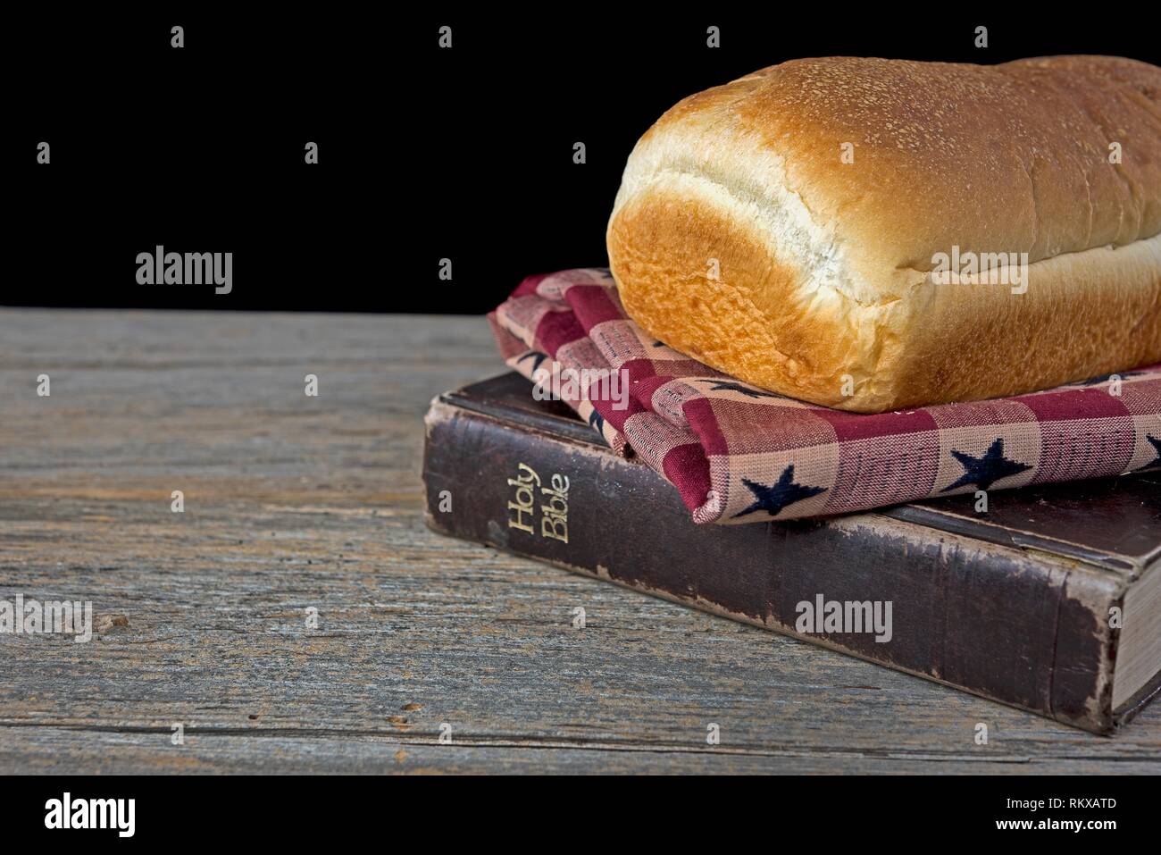 loaf of bread with cloth on old Bible Stock Photo - Alamy