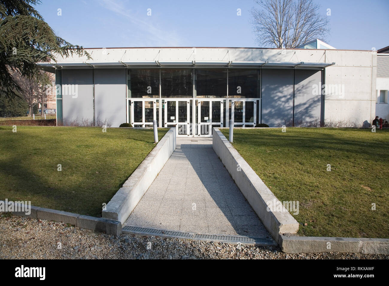 Modern glass door, library hi-res stock photography and images - Alamy
