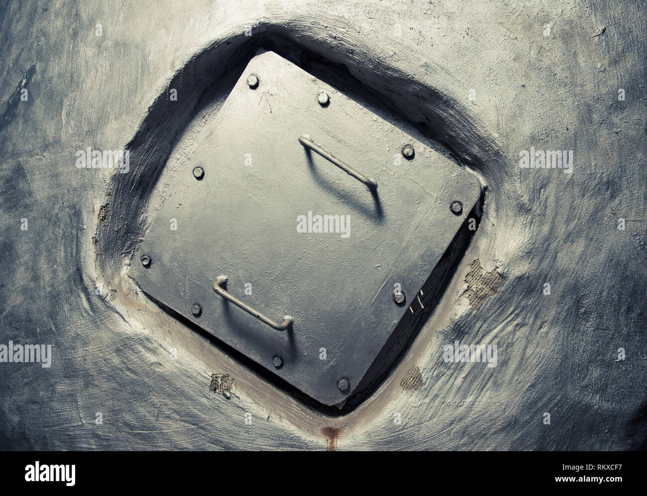 Square manhole cover hi-res stock photography and images - Alamy