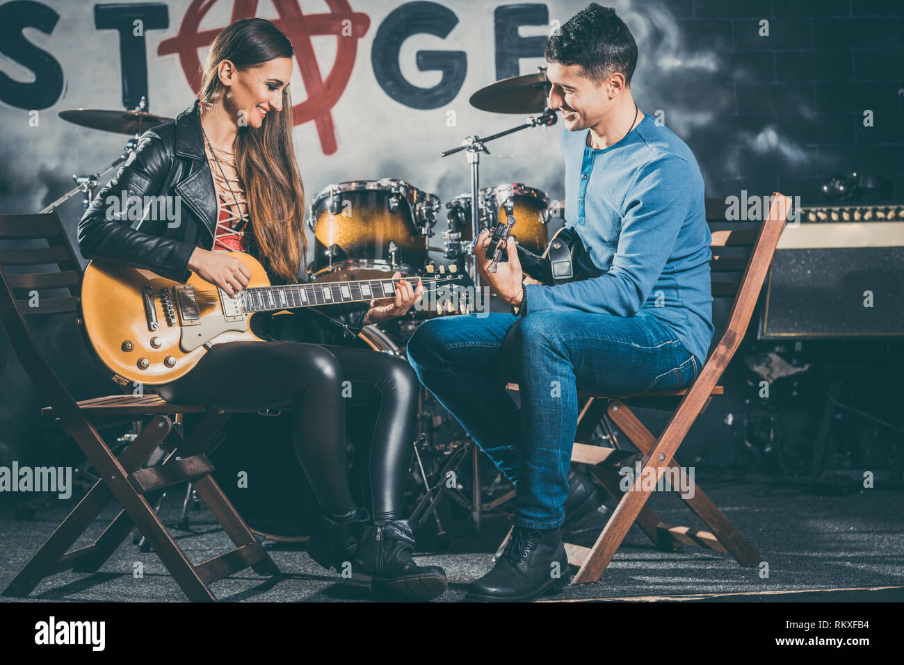 Guitar lessons hi-res stock photography and images - Alamy