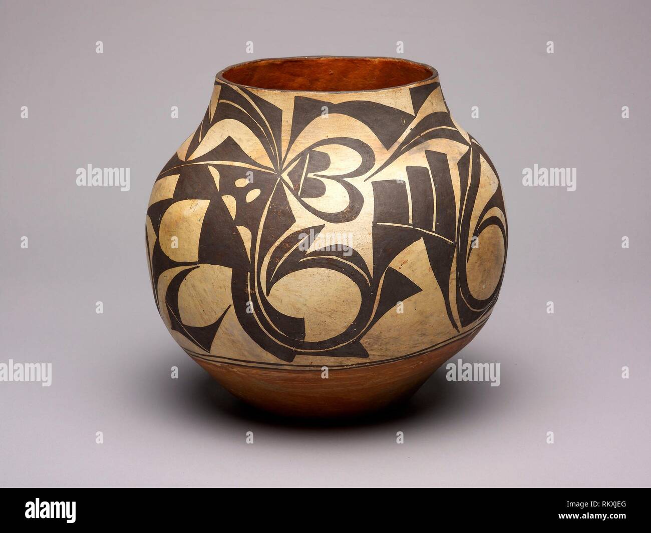 Polychrome ceramic hi-res stock photography and images - Alamy