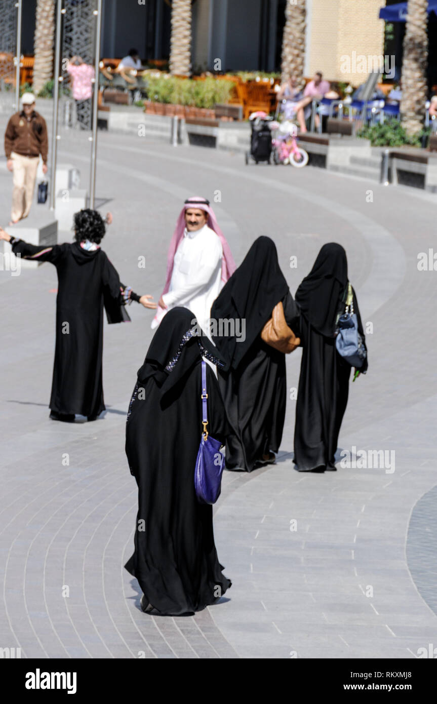 A Emiratis family (People of emirates ) on a shopping trip outside the ...
