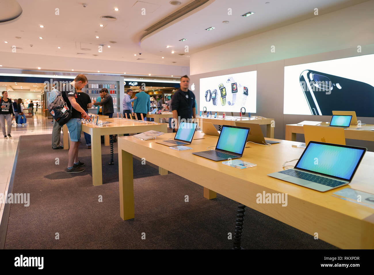 DUBAI, UAE - CIRCA NOVEMBER, 2016: electronics store at Dubai ...