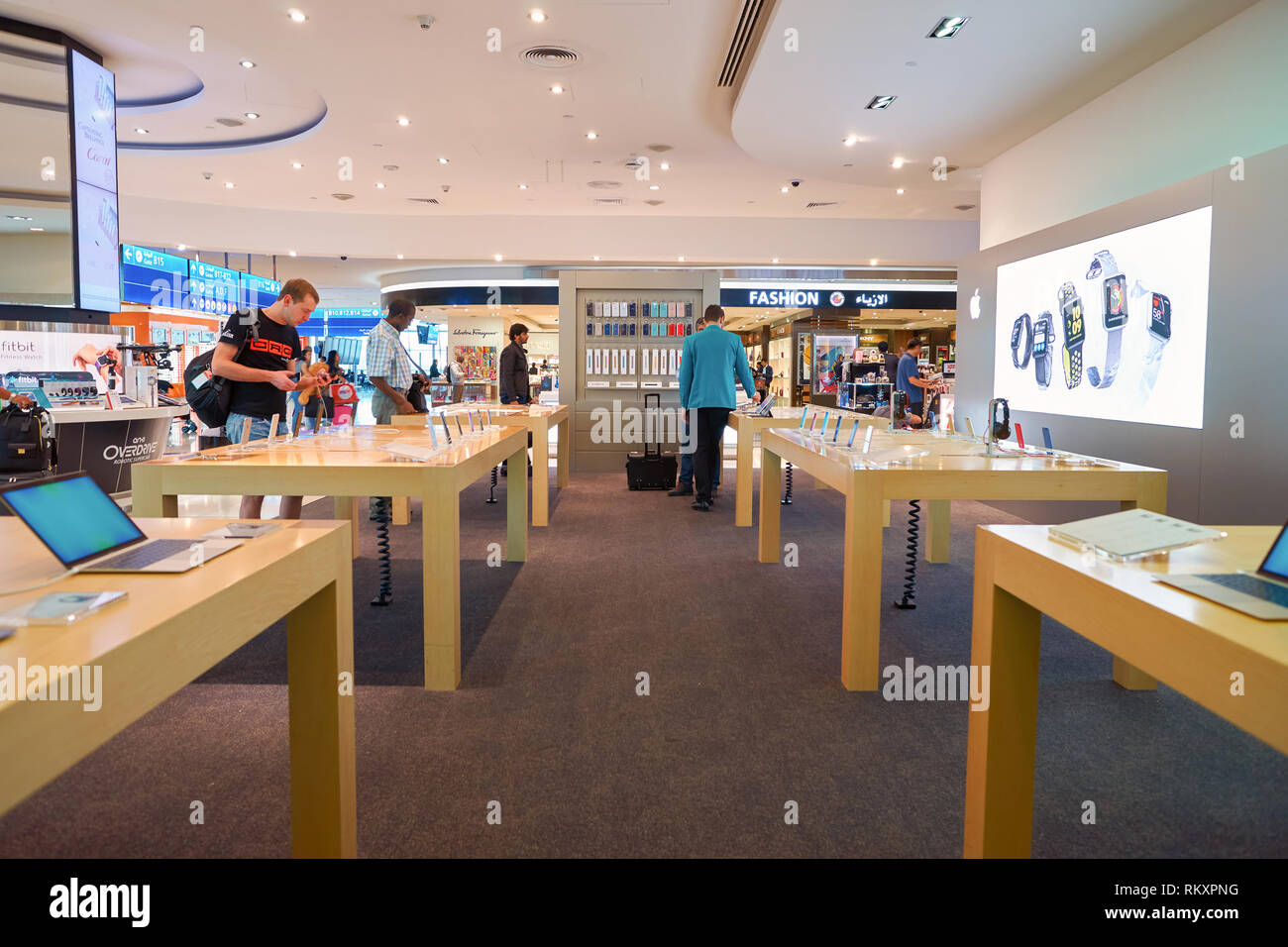 DUBAI, UAE - CIRCA NOVEMBER, 2016: electronics store at Dubai ...