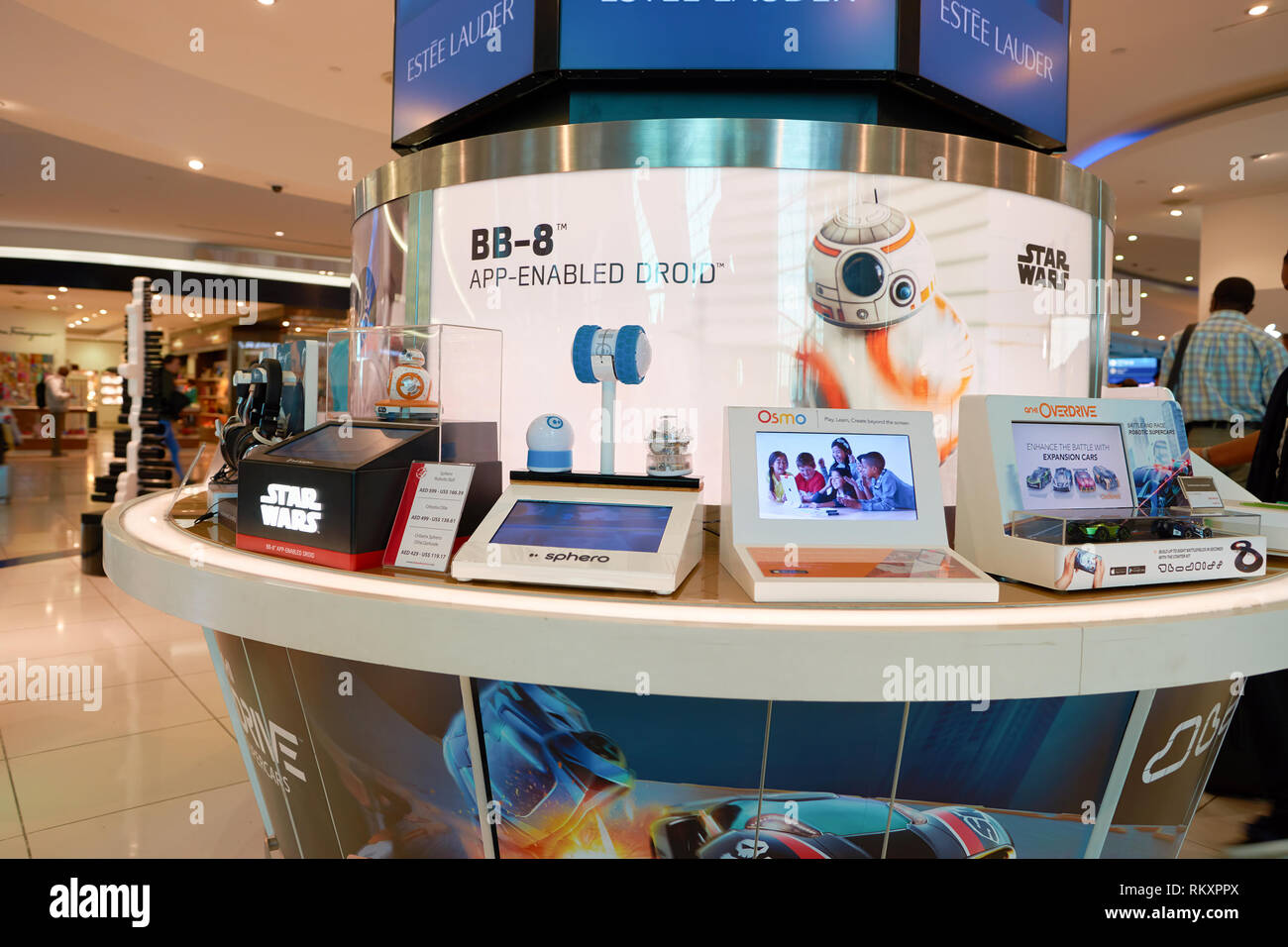 DUBAI, UAE - CIRCA NOVEMBER, 2016: electronics store at Dubai ...