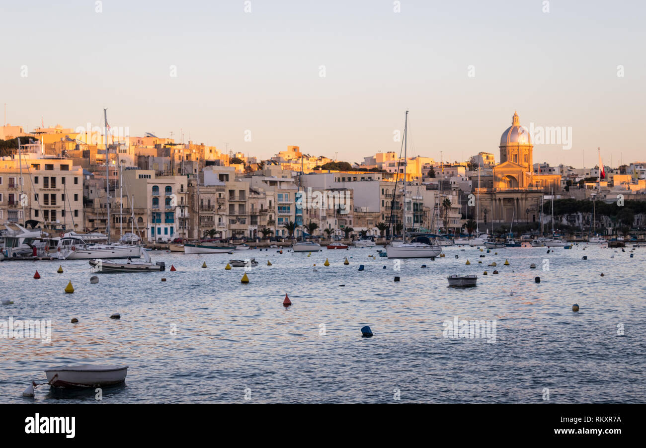 Kalkara Bay with waterfront, harbour and skyline in the evening ...