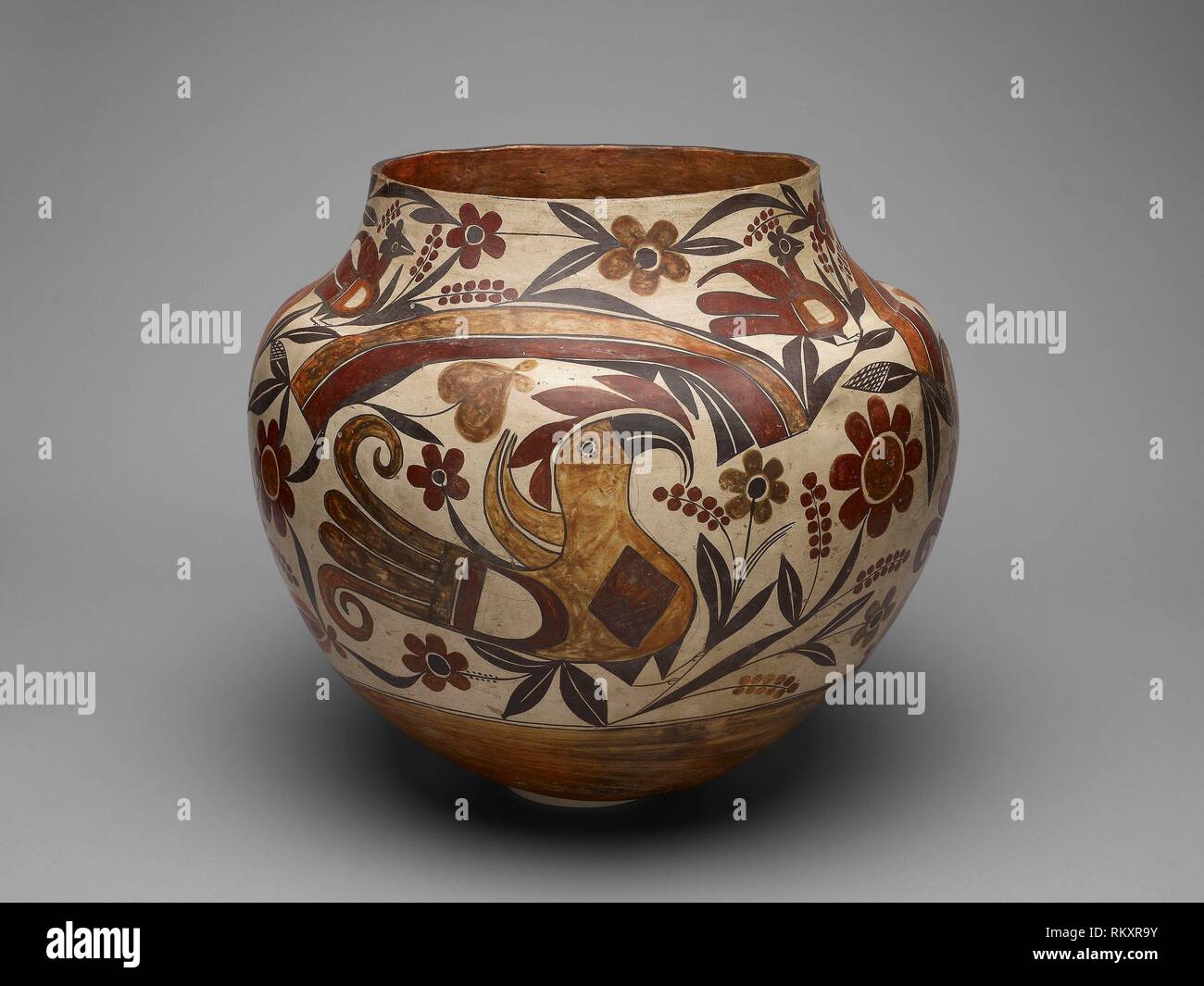 Acoma polychrome jar hi-res stock photography and images - Alamy