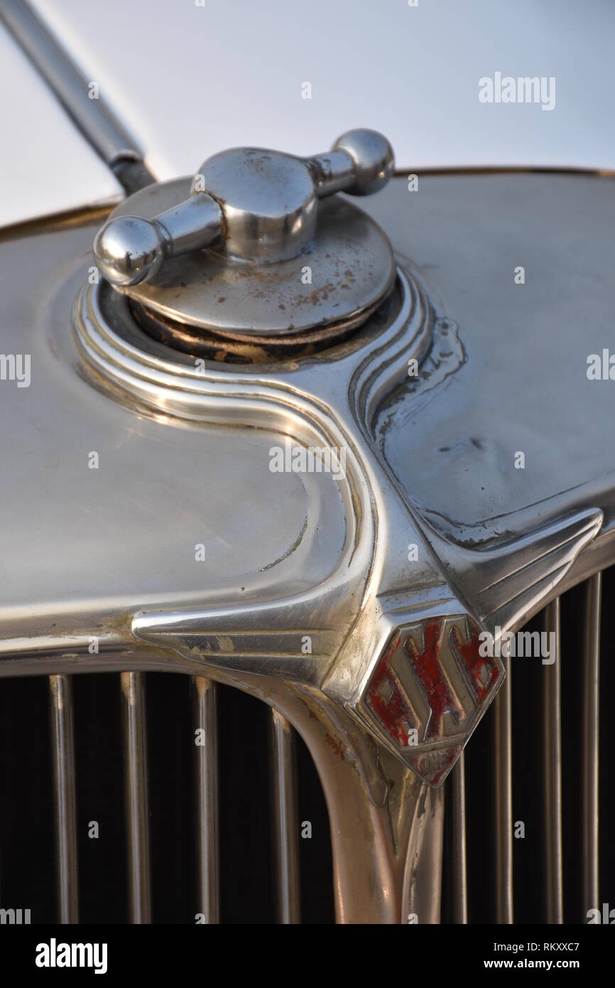 Jaguar radiator cap hi-res stock photography and images - Alamy