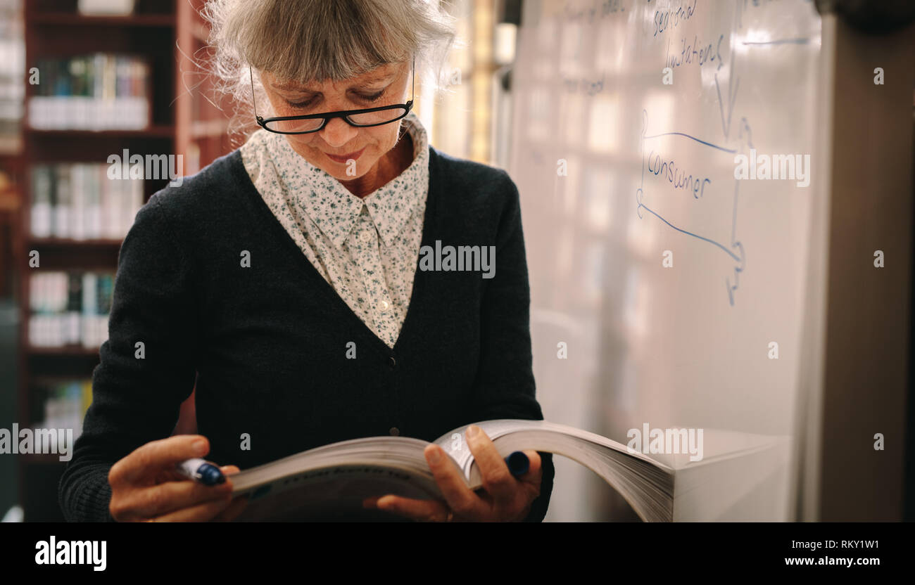 Reference Class High Resolution Stock Photography and Images - Alamy