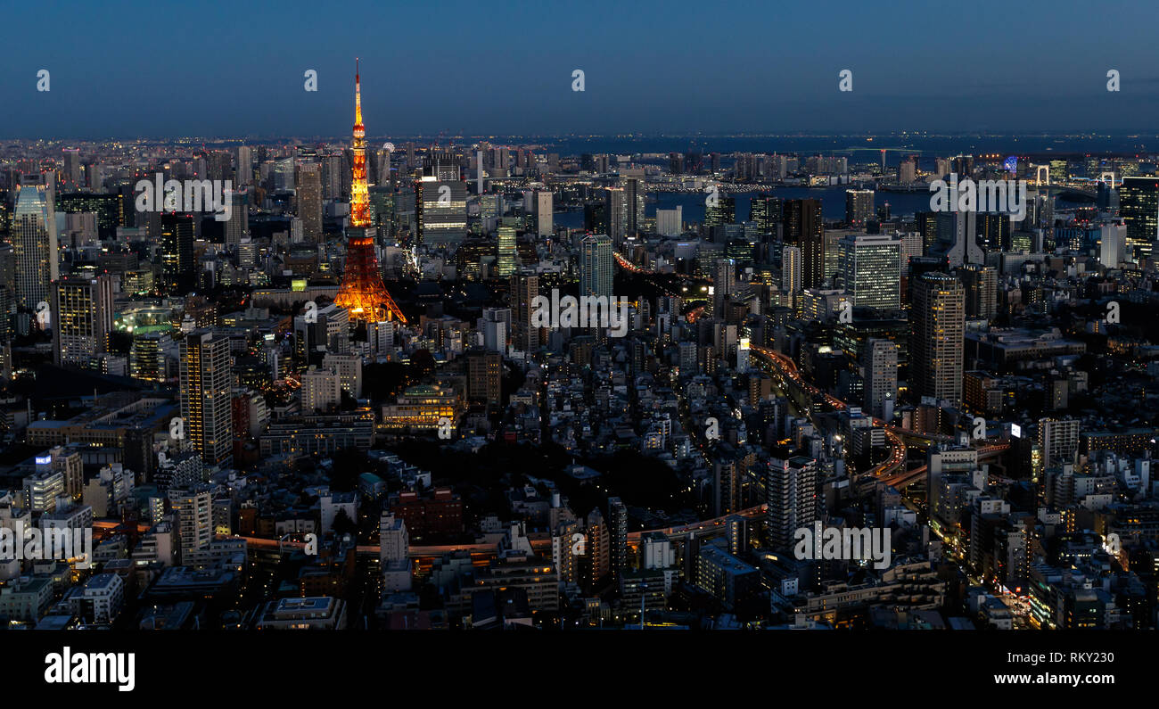 A view of the Tokyo tower, seen from the Skydeck observation platform ...