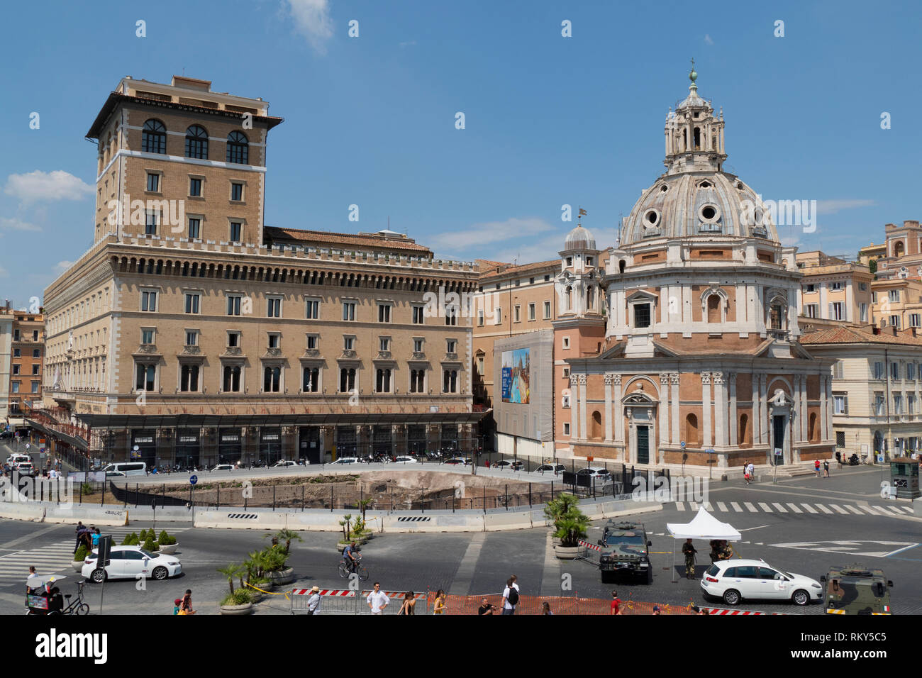 Palazzo della assicurazioni generali hi-res stock photography and ...