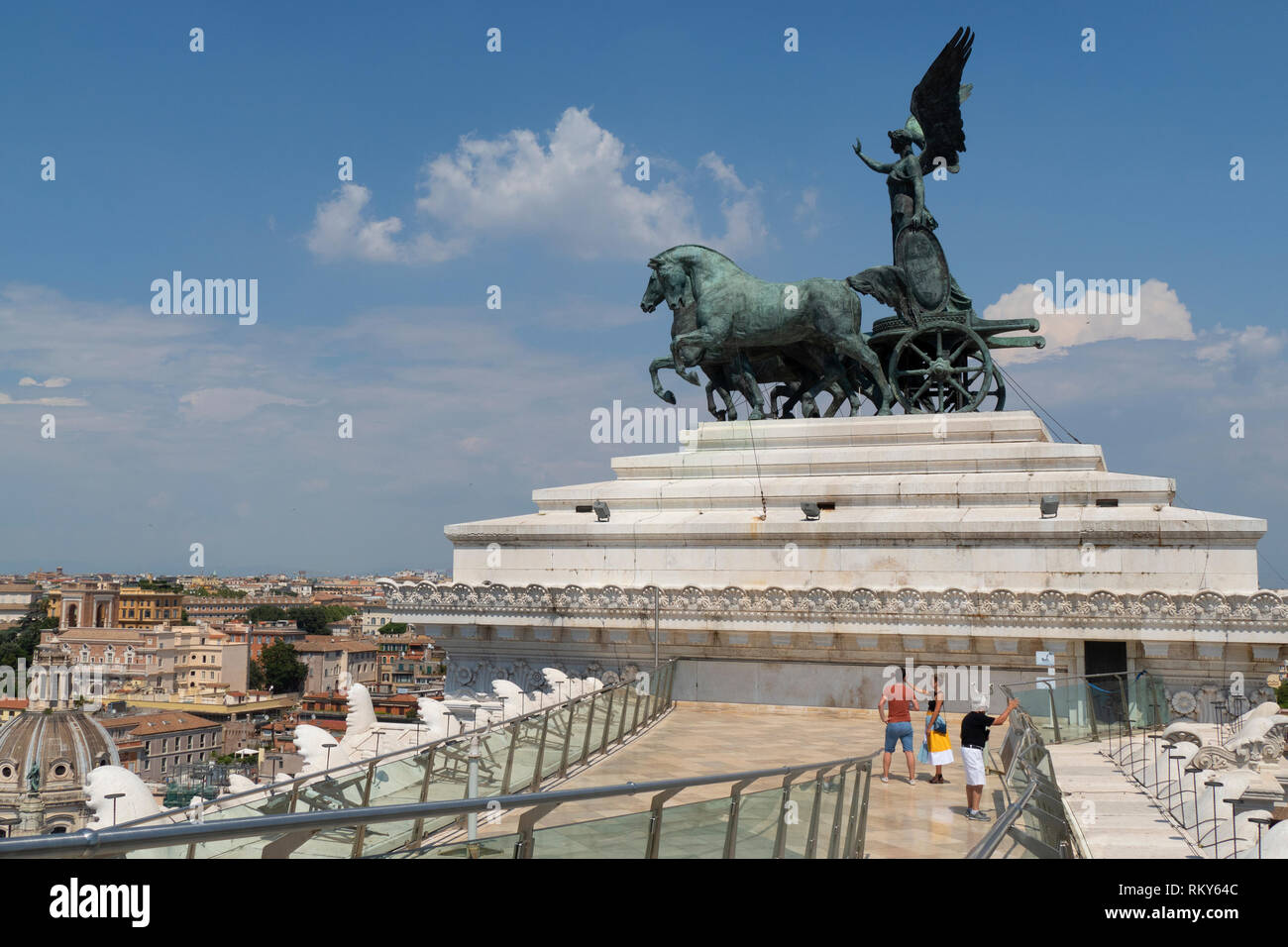 Monumento Vittorio Emanuele II, The Quadriga dell'Unità on the summit ...