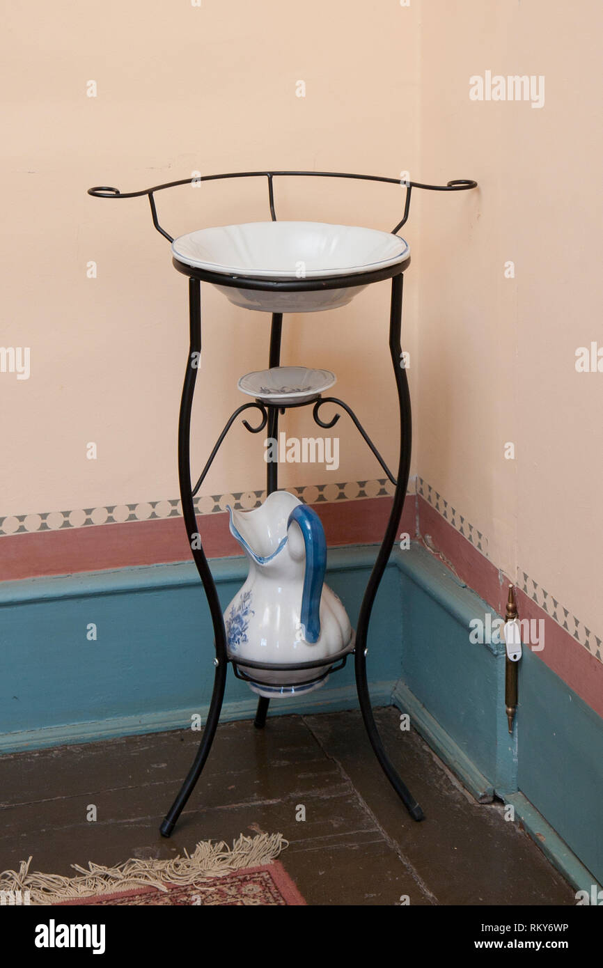 Classic Wash Basin Stock Photo - Alamy