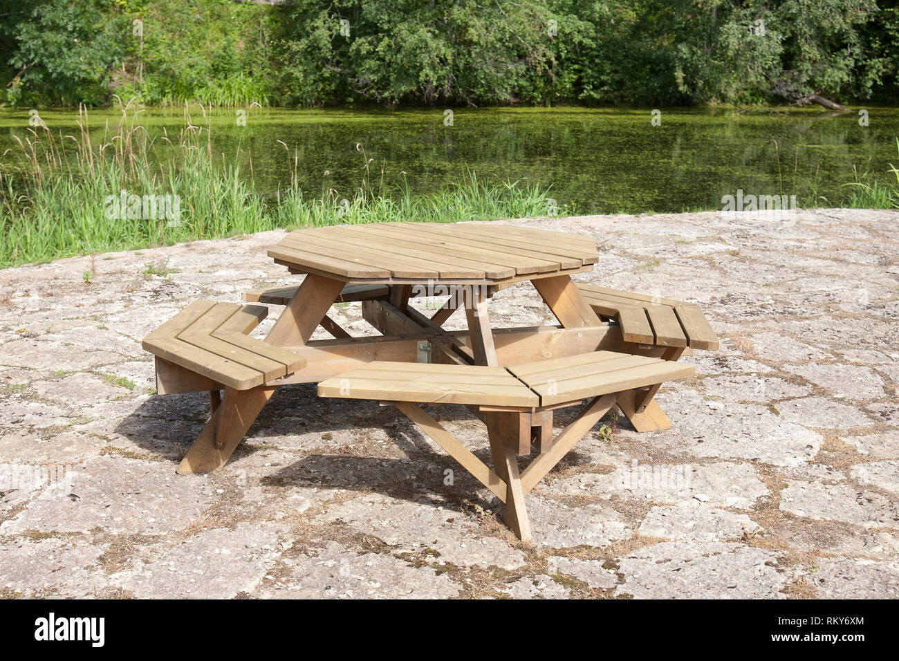 Lakeside Picnic Table Stock Photo - Alamy