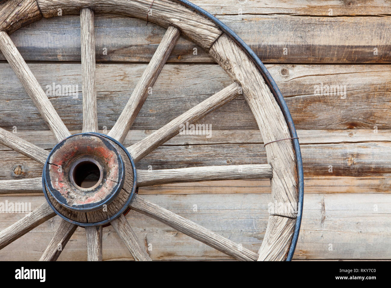 Old fashion wooden wagon wheel hi-res stock photography and images - Alamy