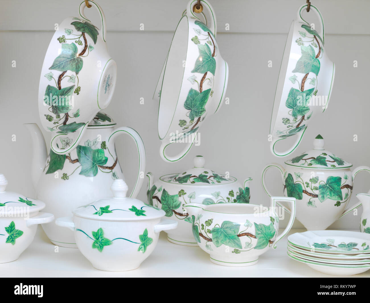 Teapot shelving hi-res stock photography and images - Alamy