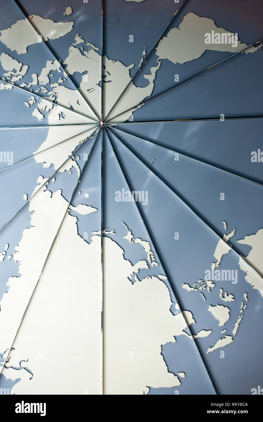 Vertical world map hi-res stock photography and images - Alamy