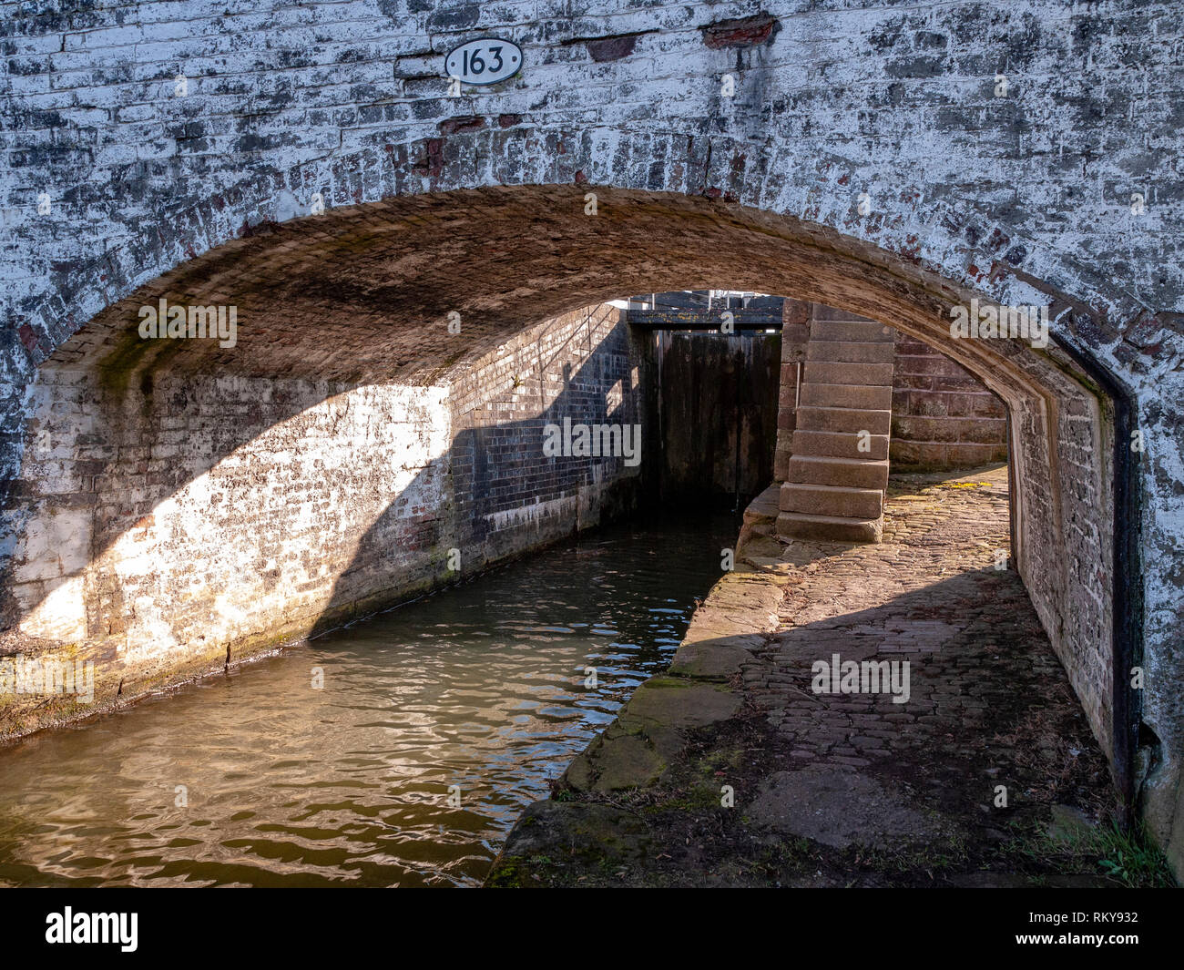 Canal steps hi-res stock photography and images - Alamy