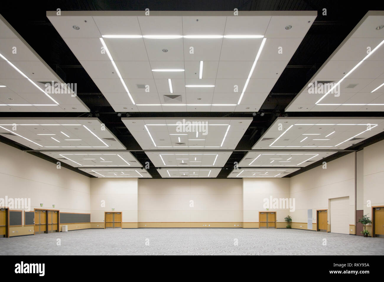 Empty banquet room Stock Photo - Alamy
