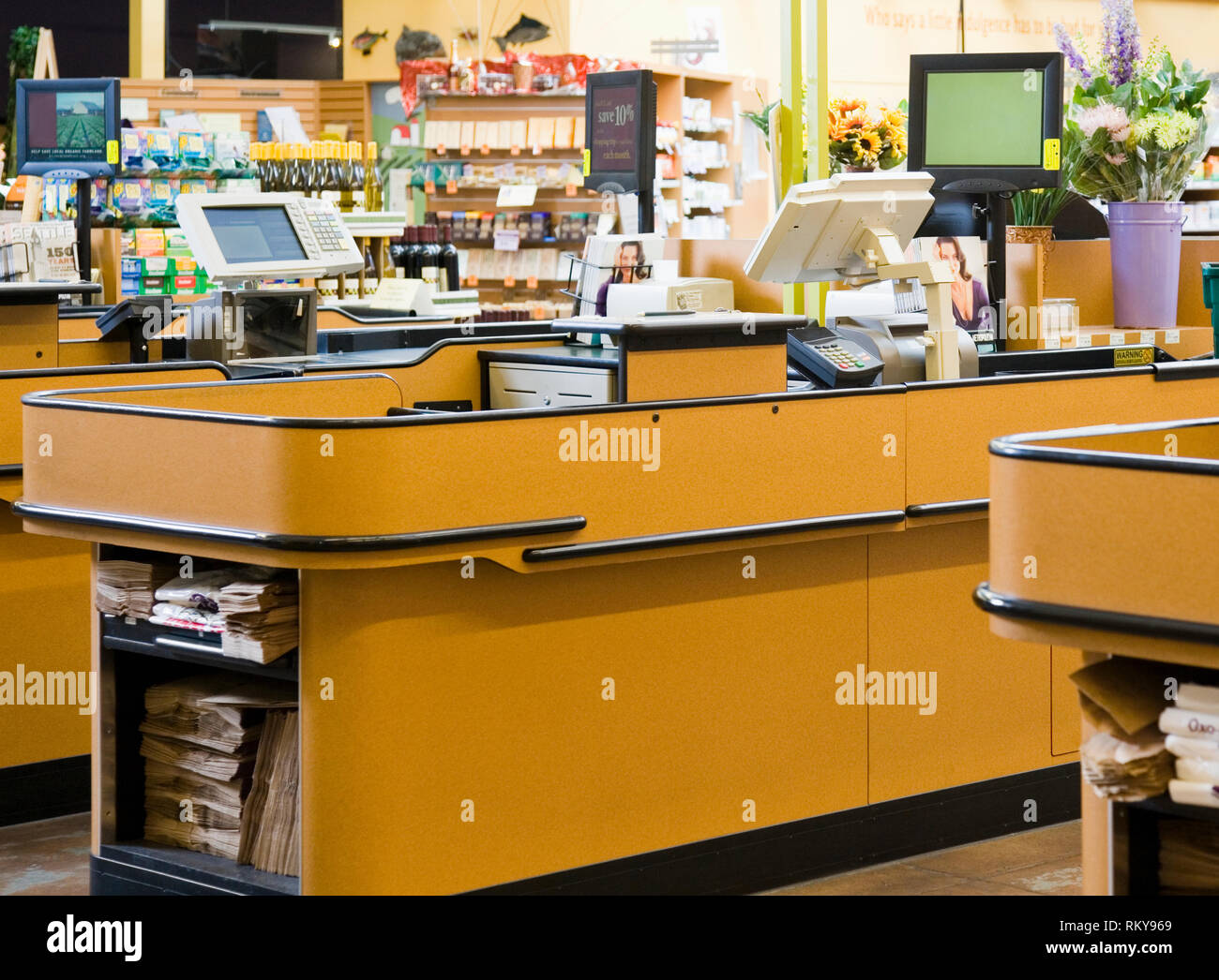 Cashier's check hi-res stock photography and images - Alamy