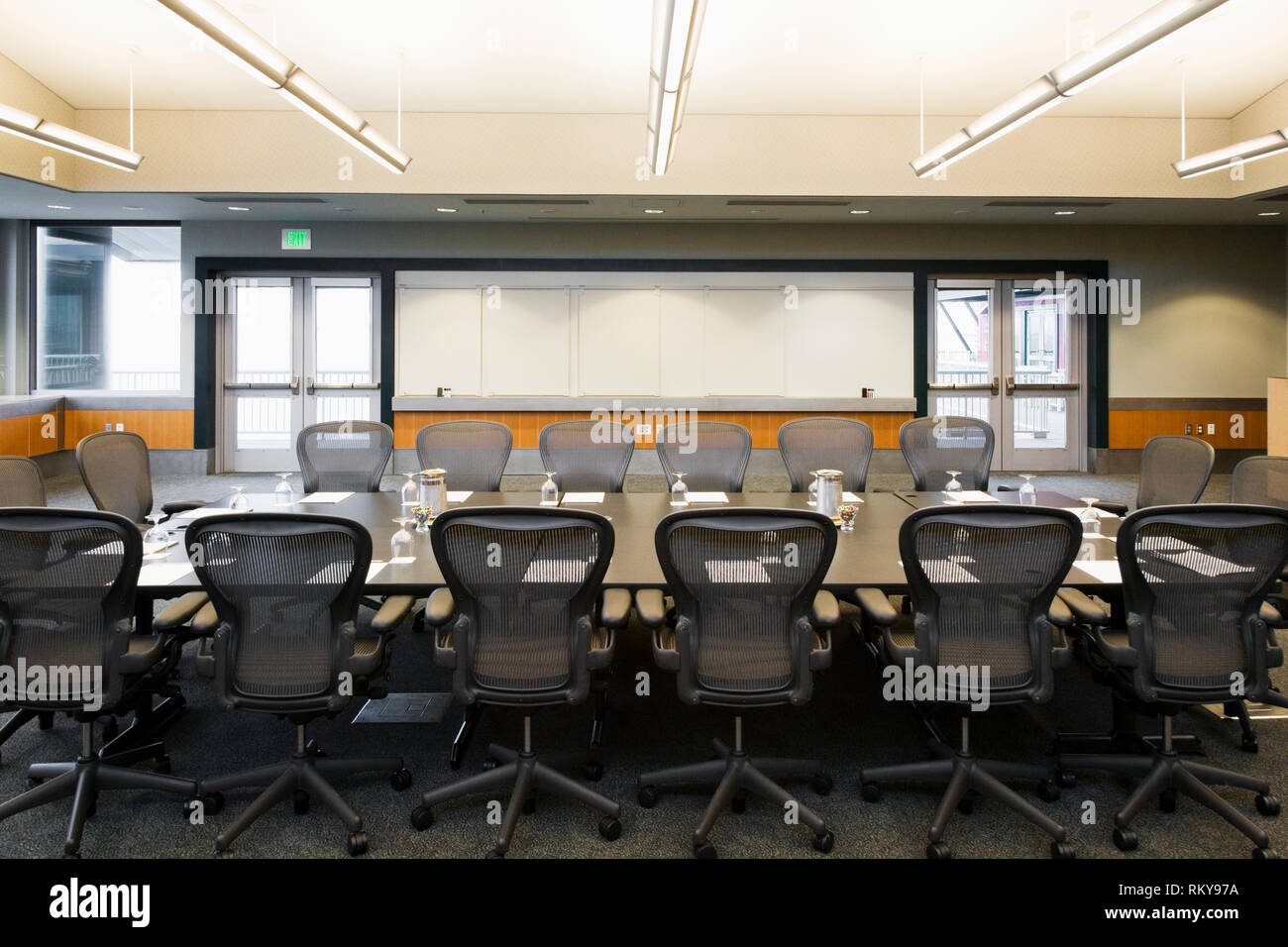 Empty conference room Stock Photo - Alamy